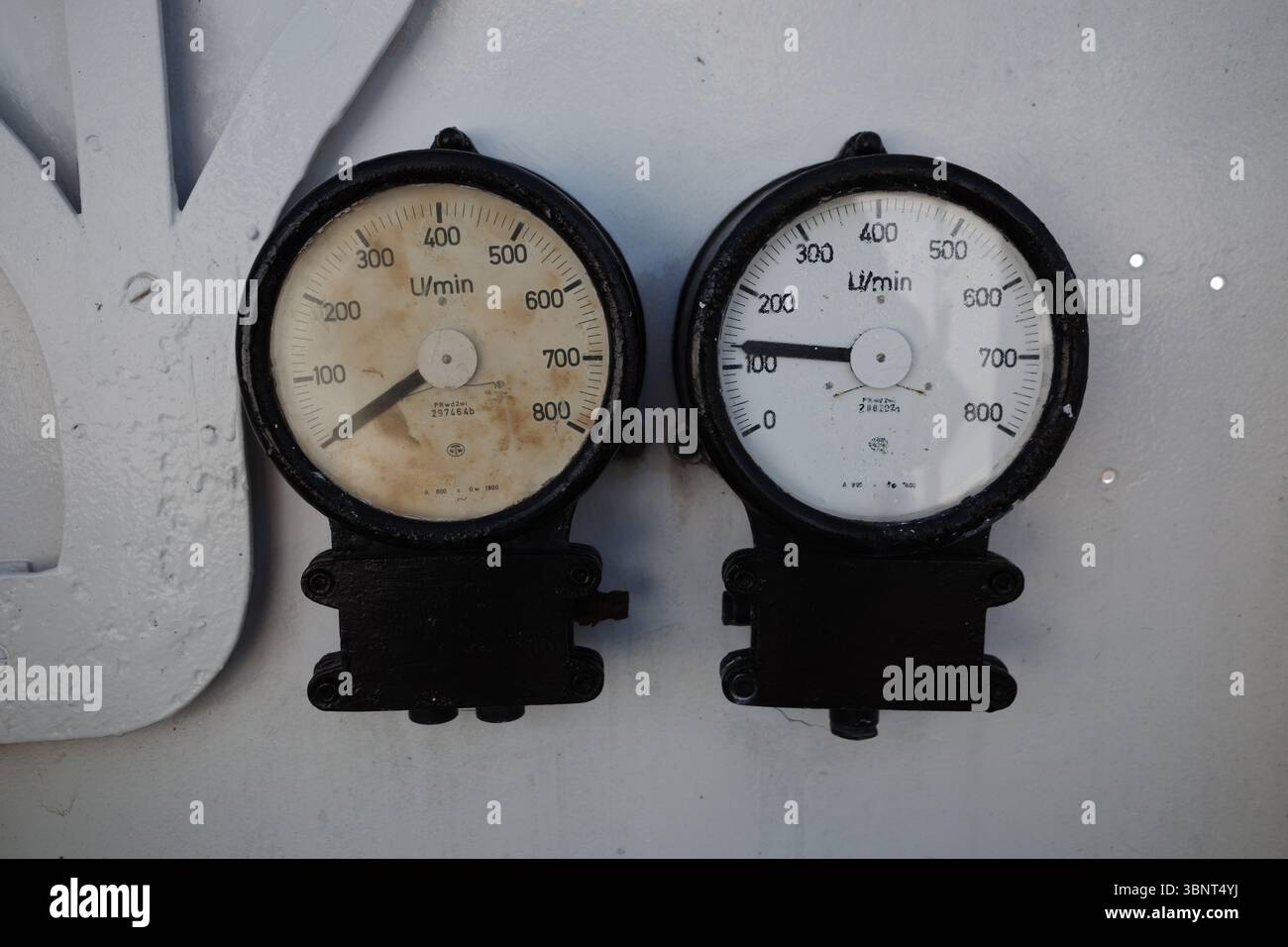 Vintage pressure gauges mounted hi-res stock photography and images - Alamy