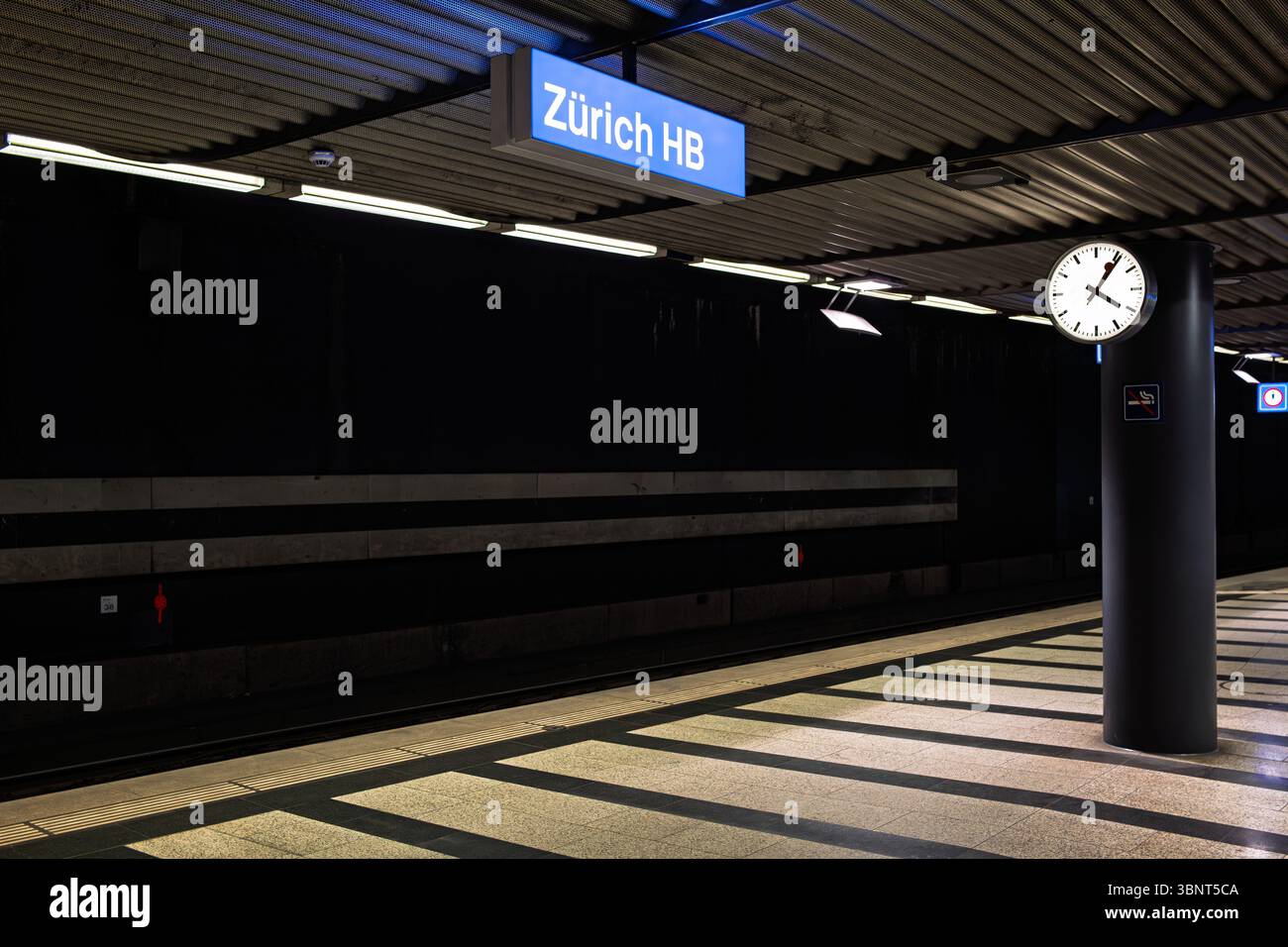 30-06-2025 Zurich, Switzerland. Empty underground main station train ...