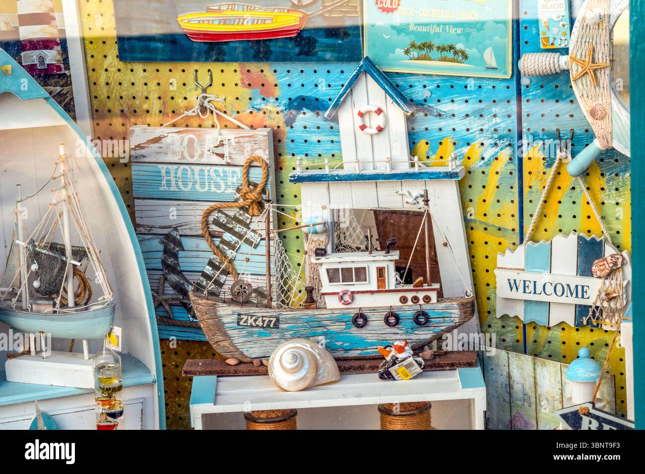 Colourful nautical items hi-res stock photography and images - Alamy