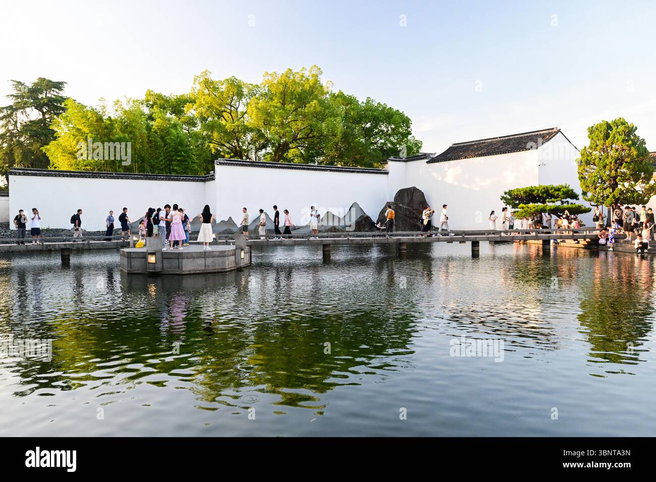 People visit the Suzhou Museum in Suzhou City, east China's Jiangsu ...
