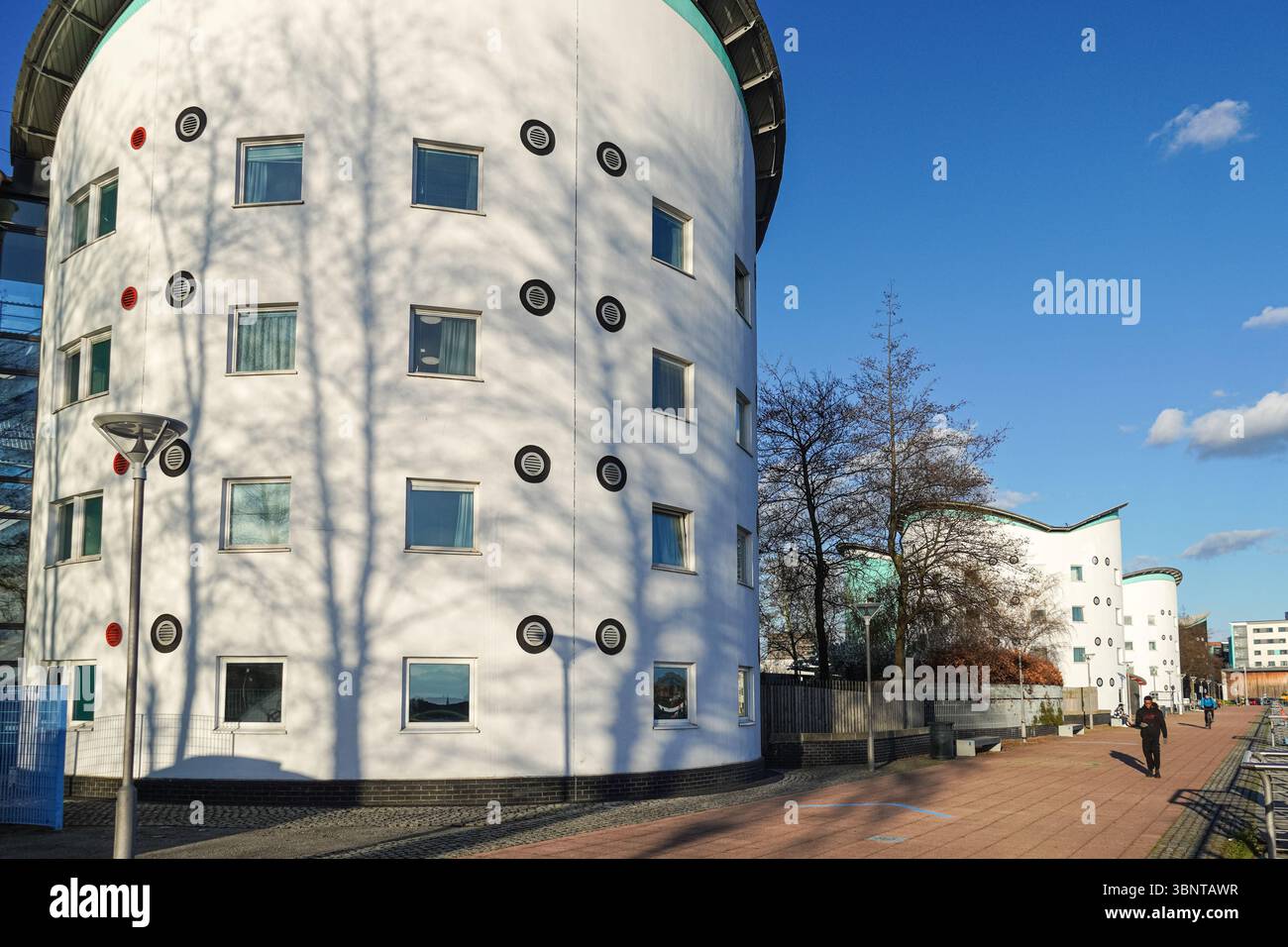The University of East London Docklands Campus at the Royal Albert Dock ...