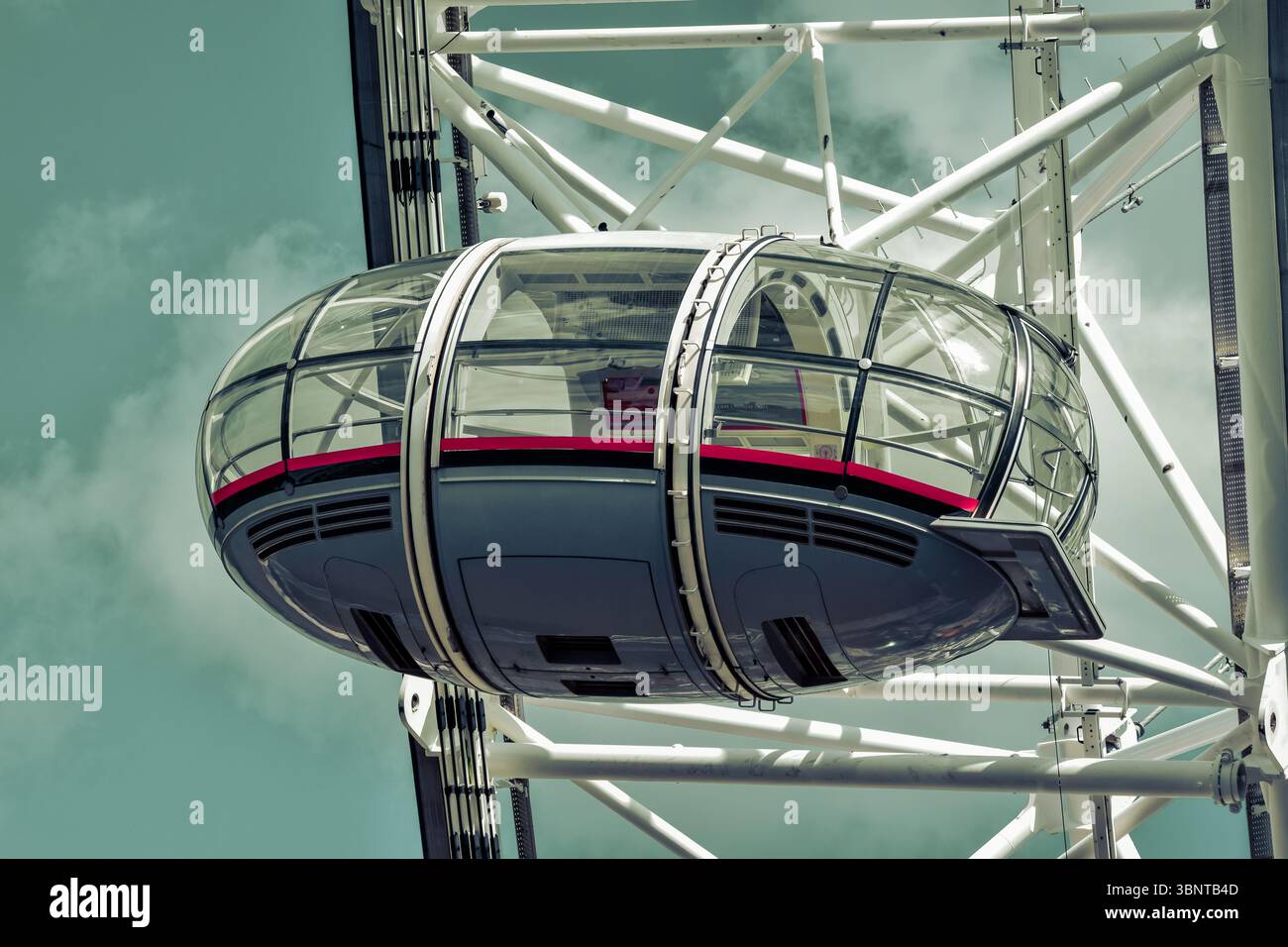 Closeup london eye cabin hi-res stock photography and images - Alamy