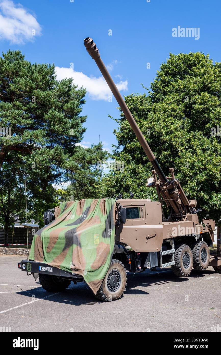 French Army's CAESAR howitzer, a 155 mm self-propelled gun mounted on a 6x6 Renault Sherpa truck ...