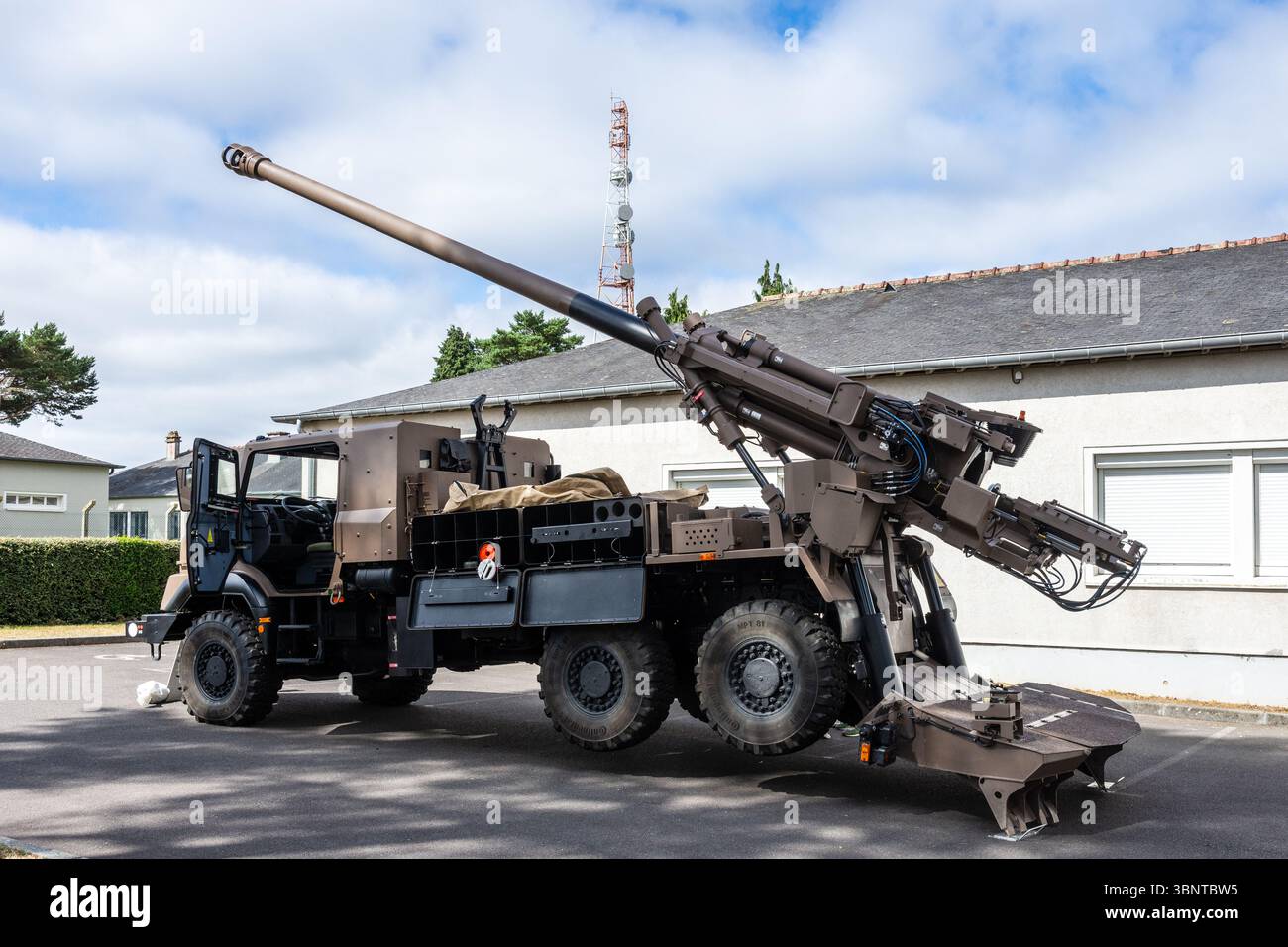 French Army's CAESAR howitzer, a 155 mm self-propelled gun mounted on a ...