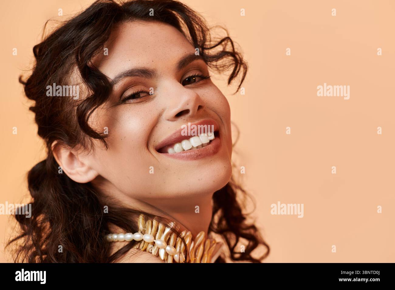 Casual scene shows woman hi-res stock photography and images - Alamy