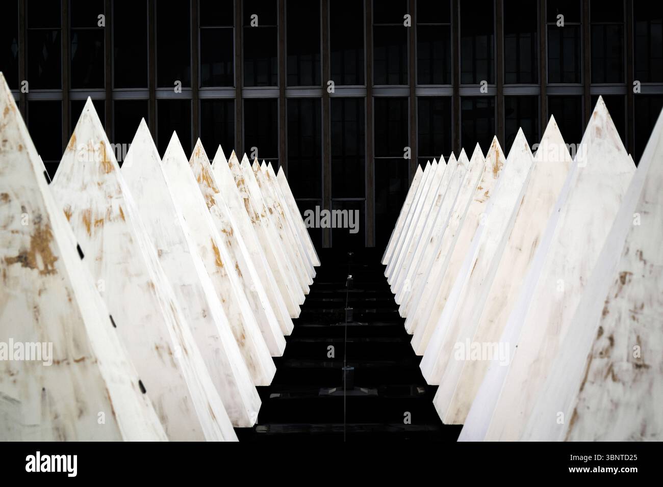 Modern public structures hi-res stock photography and images - Alamy