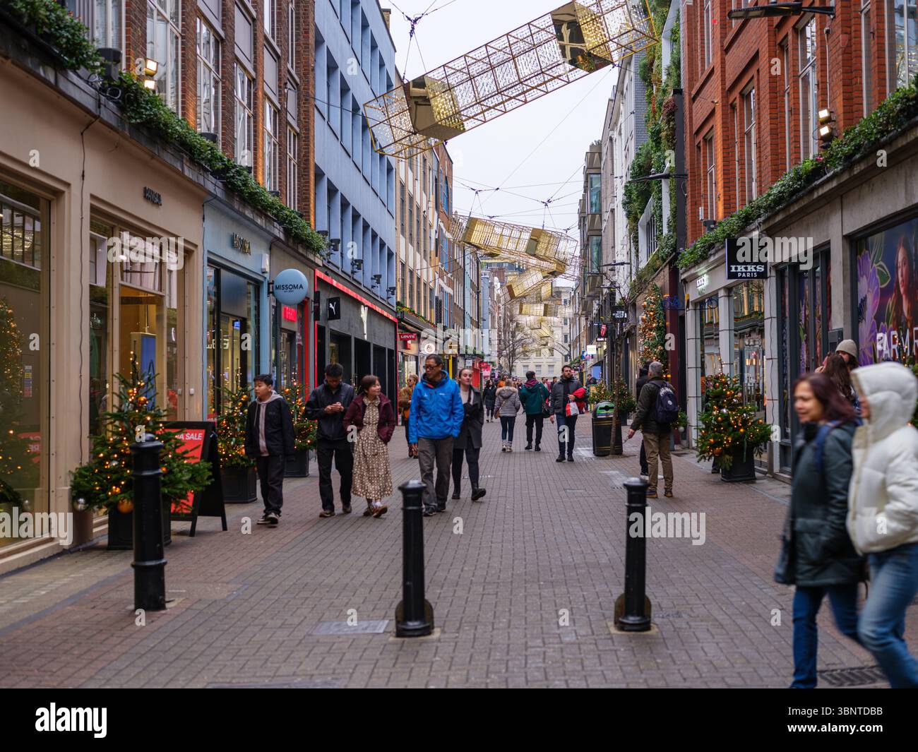 London, UK, 16 Dec 2024. Iconic 'Welcome to Carnaby Street' sign with ...