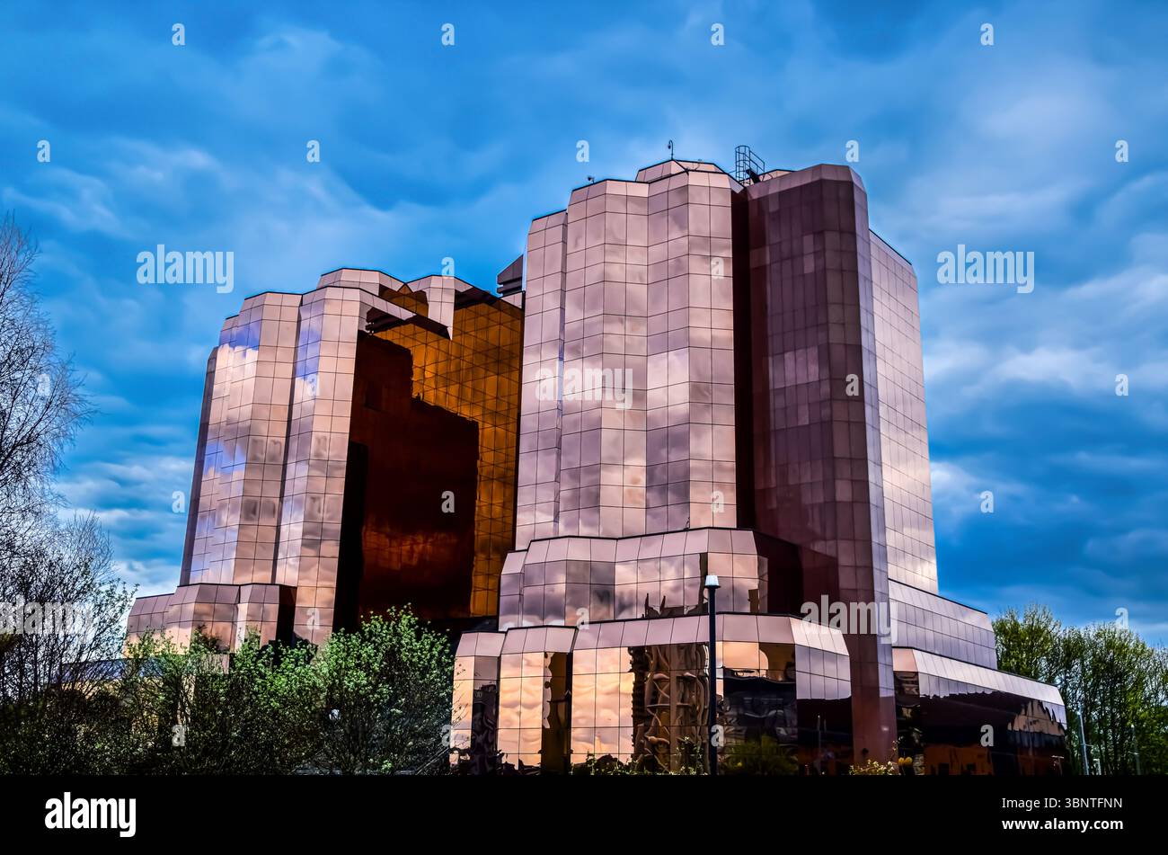 Reflective urban surface hi-res stock photography and images - Alamy