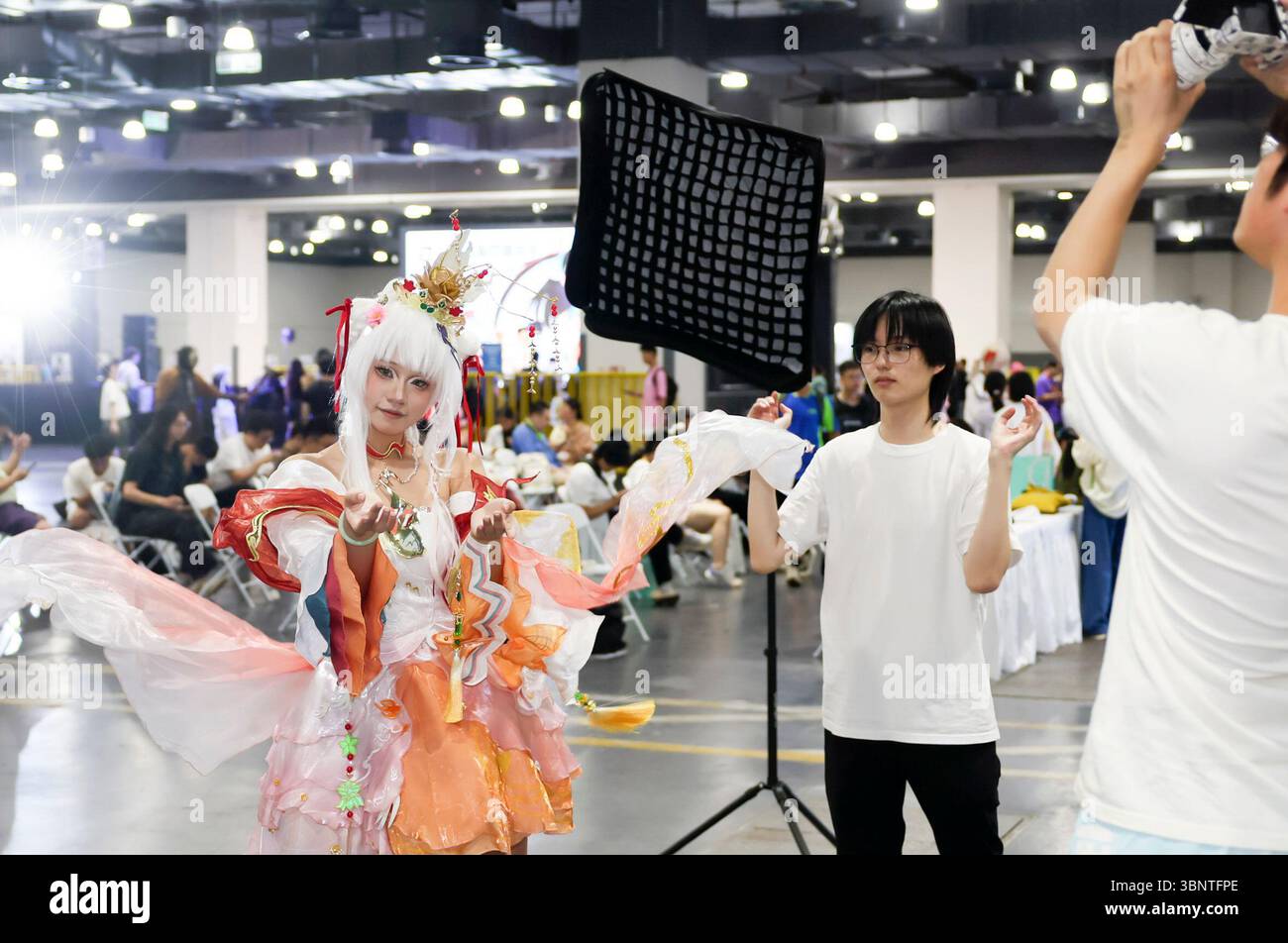 (250704) -- SHANGHAI, July 4, 2025 (Xinhua) -- A cosplayer poses for photos during the China ...