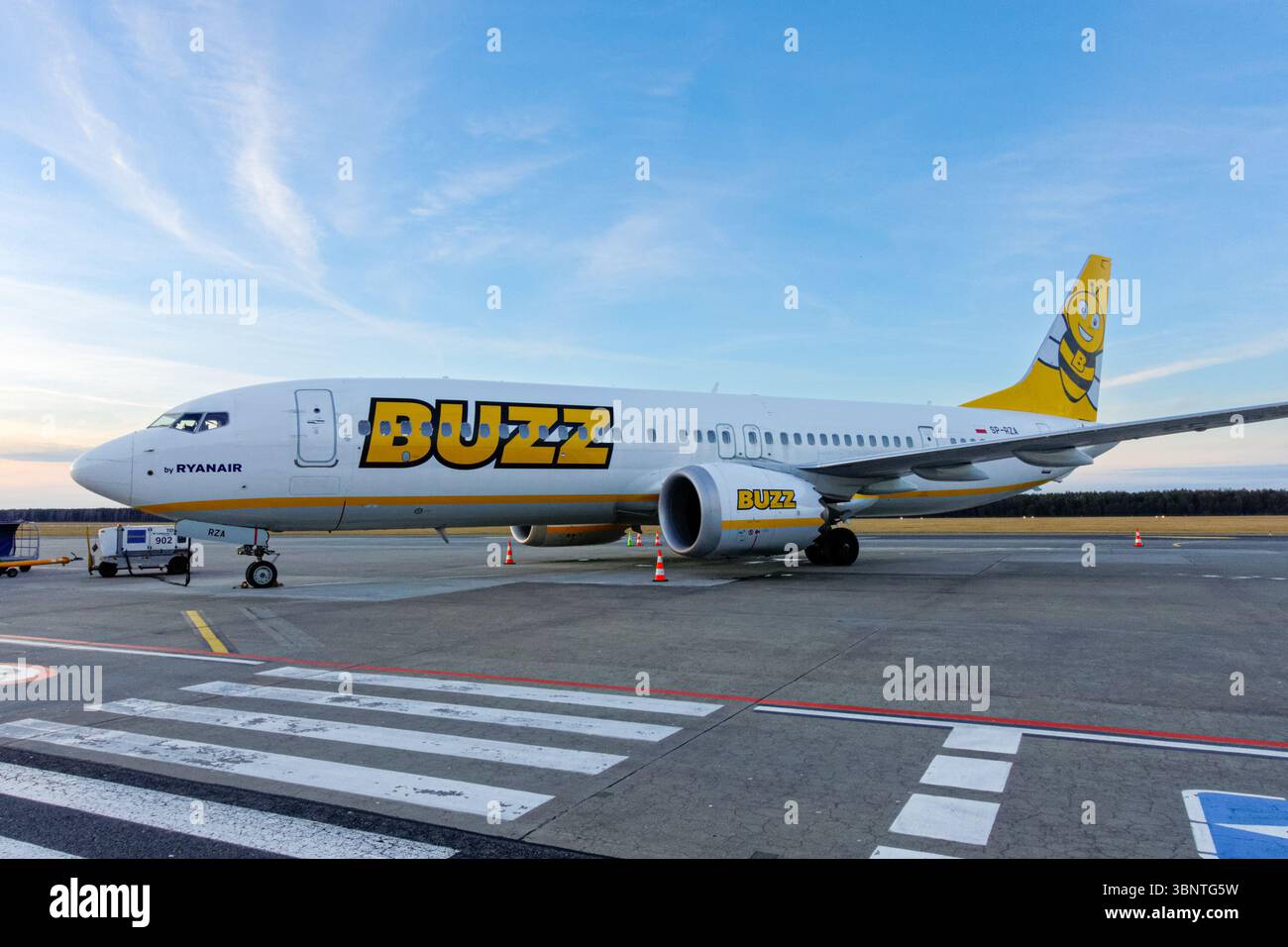 Ryanair aircraft warsaw modlin hi-res stock photography and images - Alamy