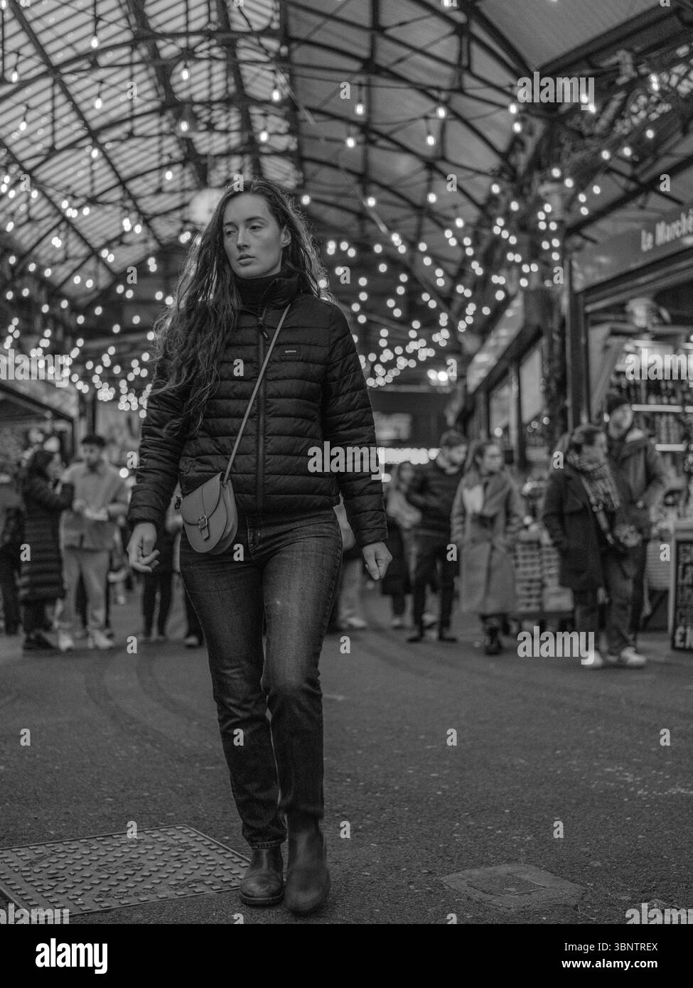 People shopping outdoor stalls Black and White Stock Photos & Images ...