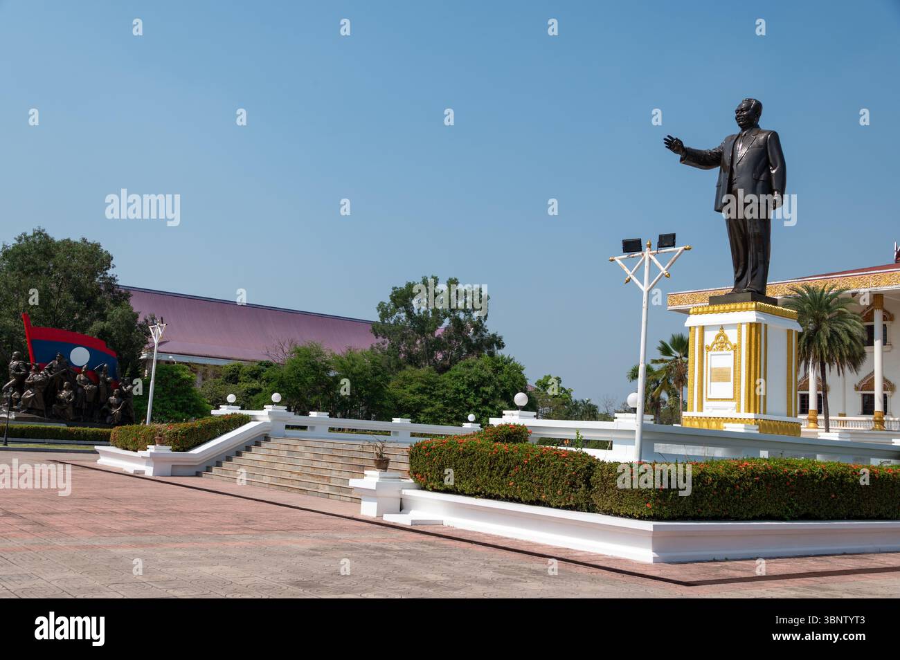 The Kaysone Phomy Hane Museum with the statue of President Kaysone ...