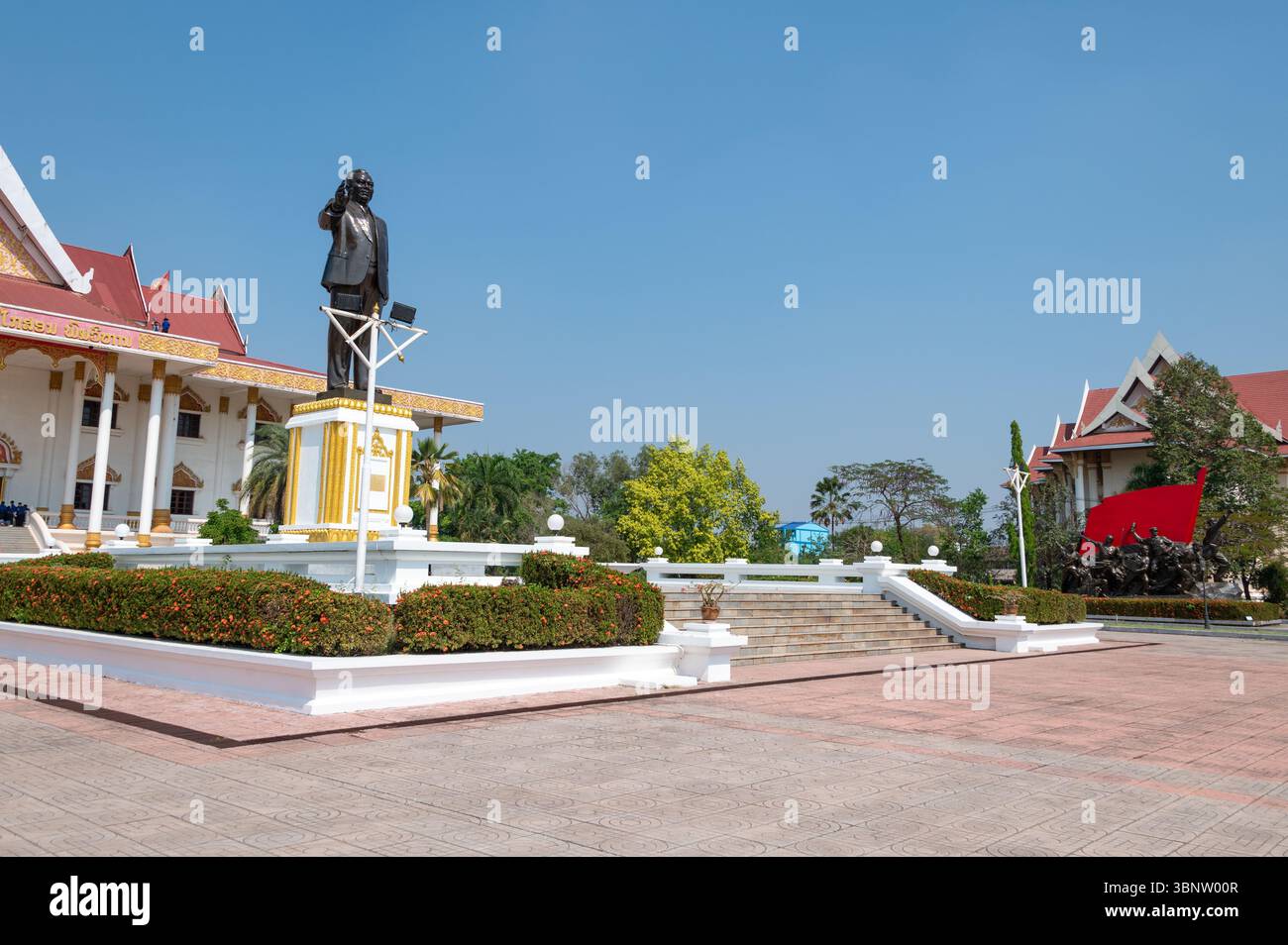 The Kaysone Phomy Hane Museum with the statue of President Kaysone ...