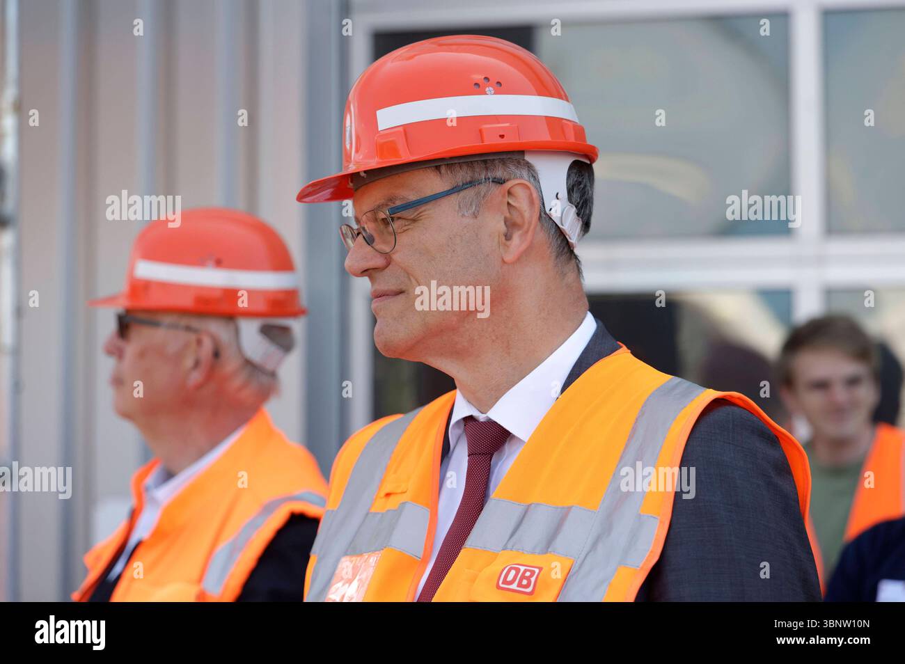 Patrick Schnieder bei der Vorstellung der ersten Güterzuglokomotive ...