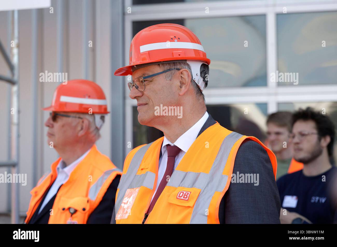 Patrick Schnieder bei der Vorstellung der ersten Güterzuglokomotive ...