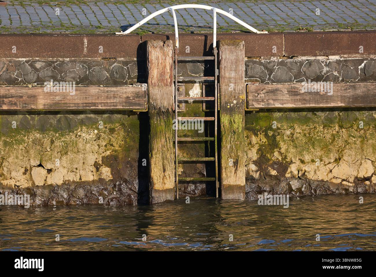 Harbour side wall ladder hi-res stock photography and images - Alamy