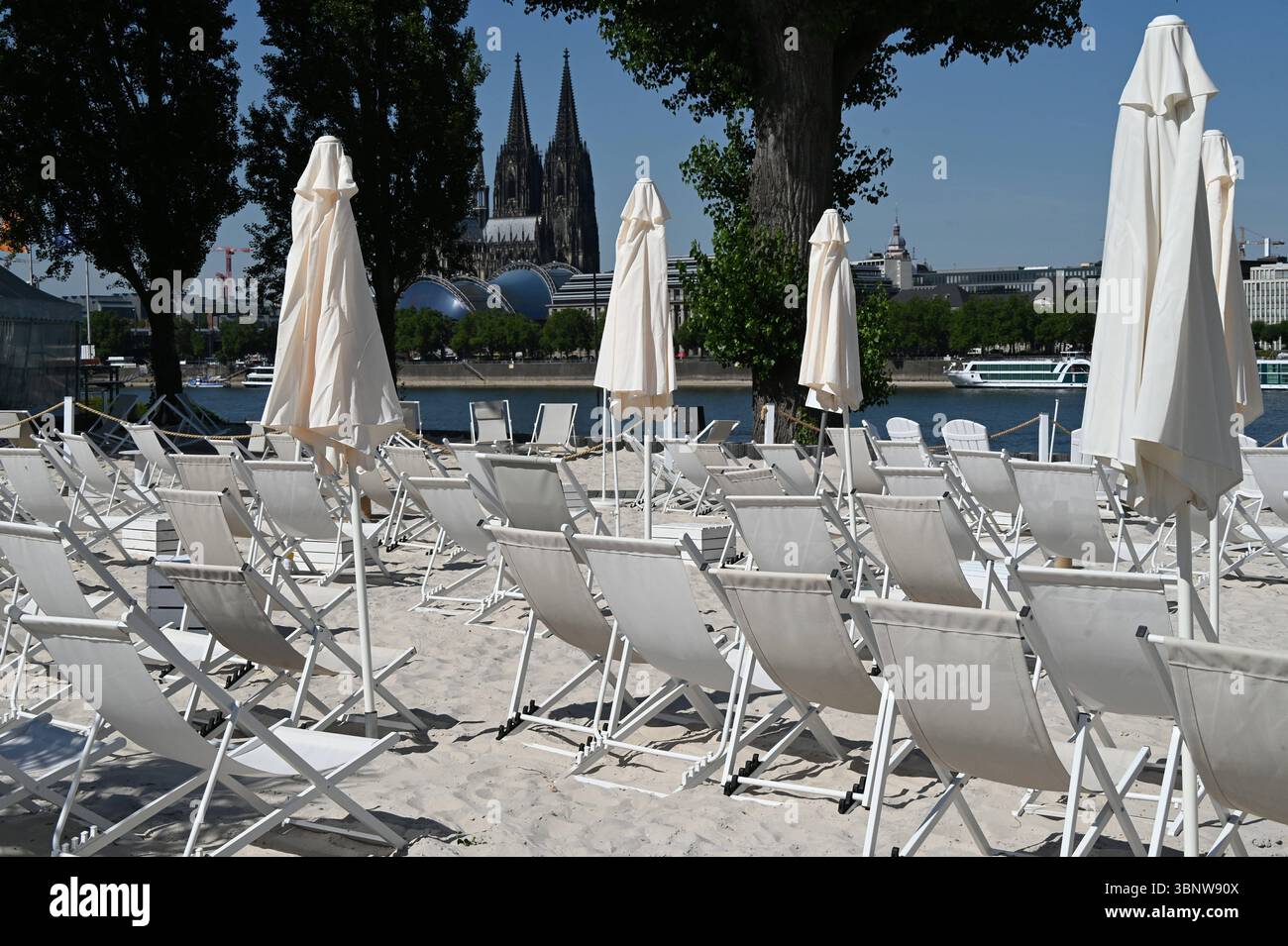 Blick auf den Kölner Dom von der DomBlick Lounge im Km 689 Cologne ...