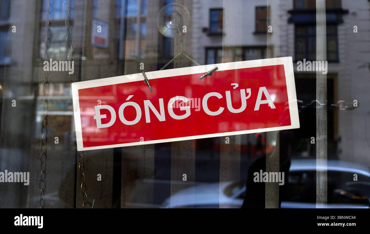 closed sign in Vietnamese language Stock Photo - Alamy