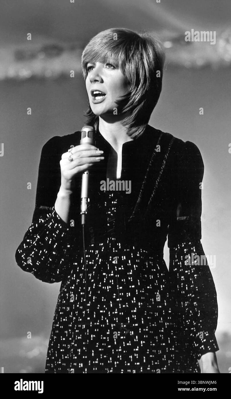 Cilla black 1970s hi-res stock photography and images - Alamy