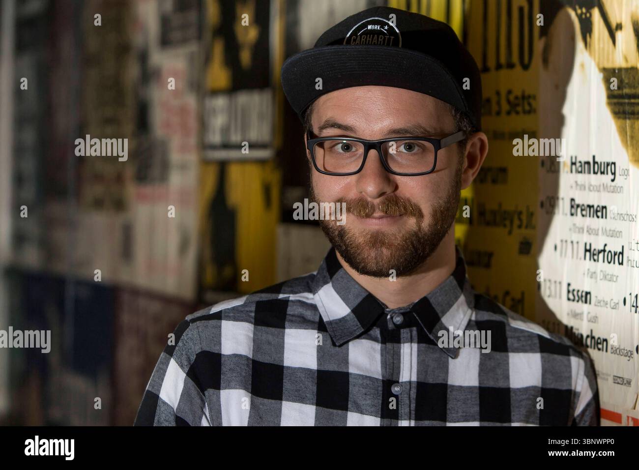 Der deutsche Singer / Songwriter Mark Forster 30 backstage vor einem ...