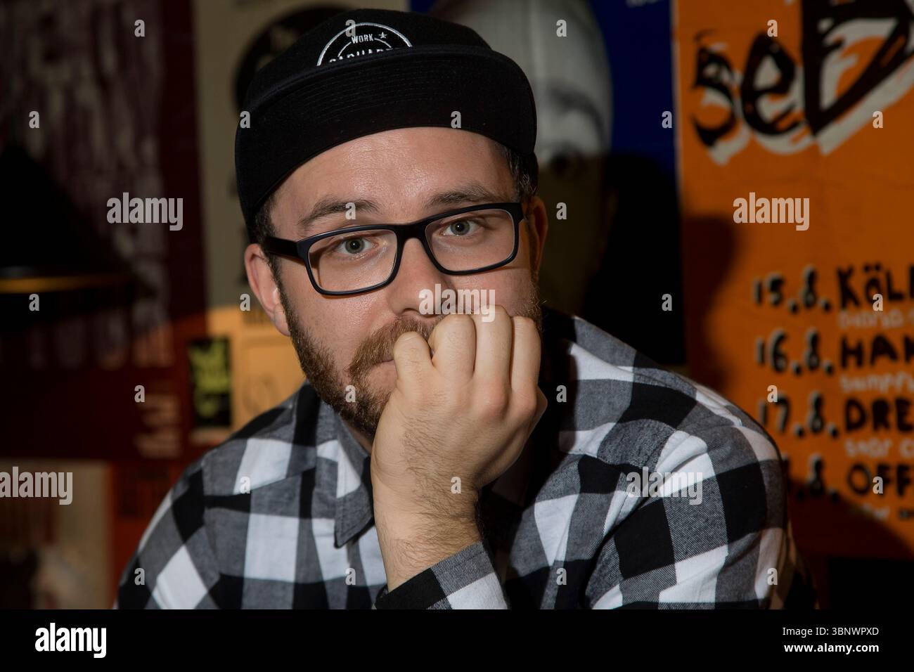 Der deutsche Singer / Songwriter Mark Forster 30 backstage vor einem ...