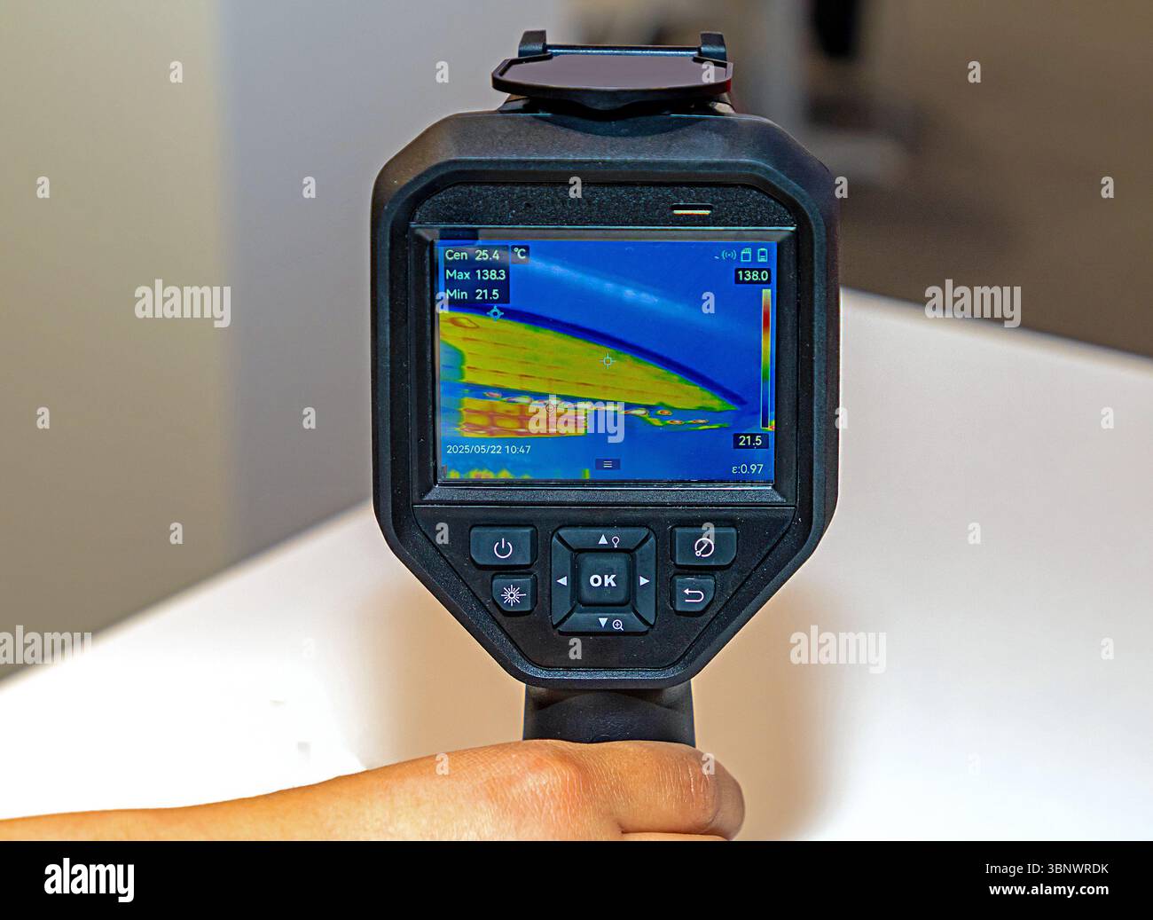 Male hand holding thermal camera tool in the air Stock Photo - Alamy