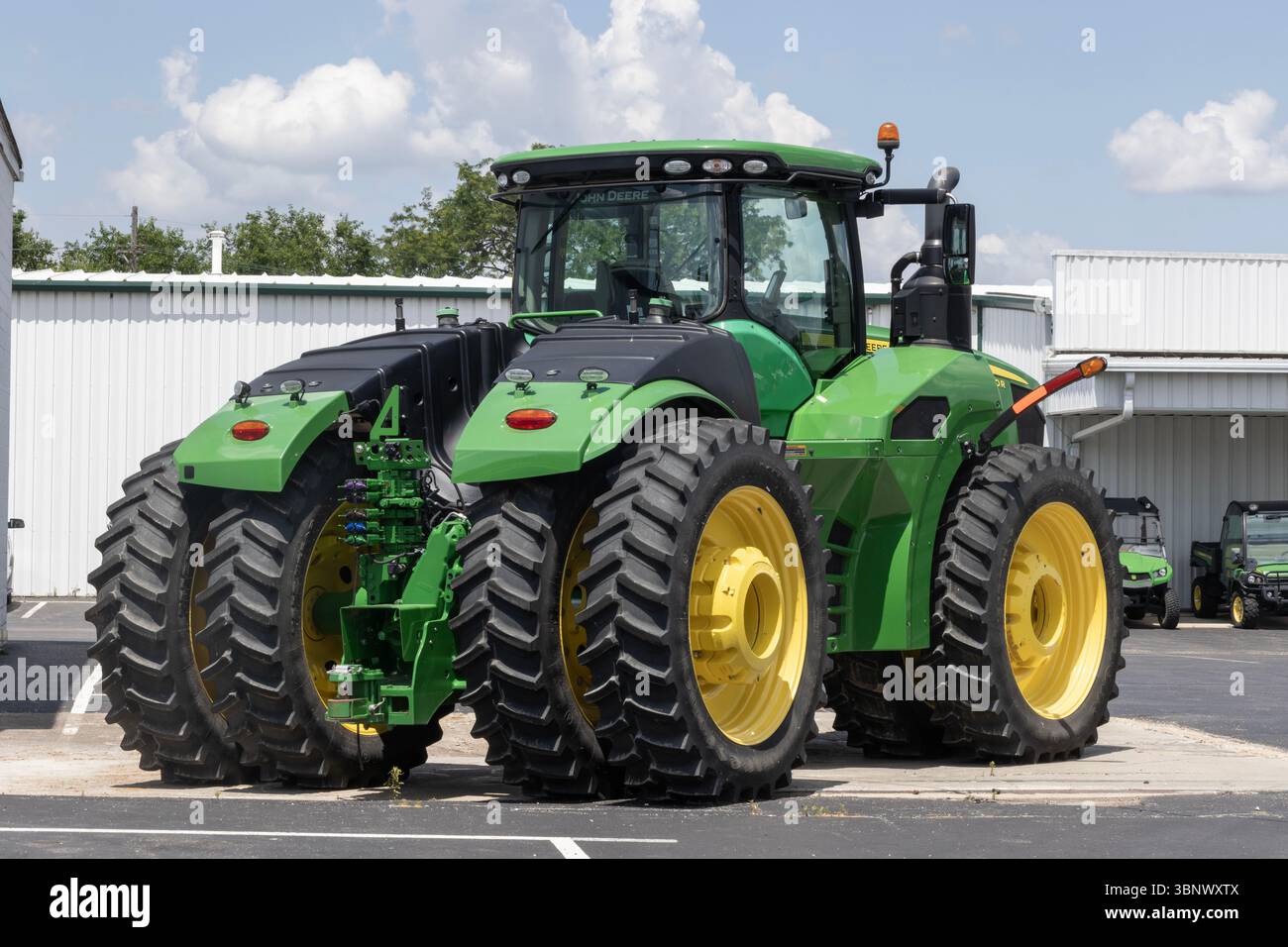 Logansport - July 3, 2025: John Deere 9470R Articulated 4WD Tractor ...