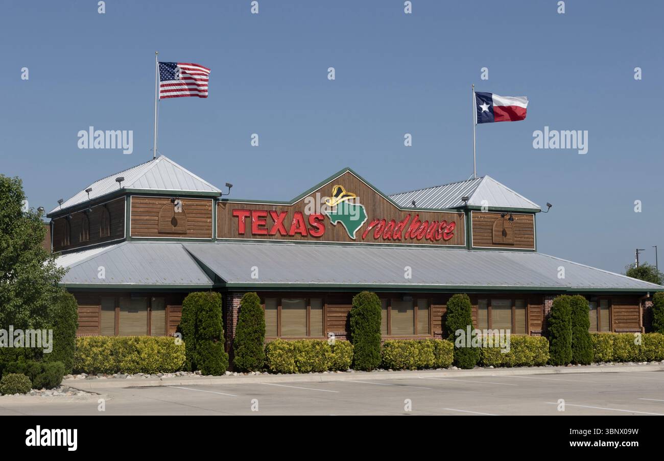 Marion - June 27, 2025: Texas Roadhouse restaurant. Texas Roadhouse is ...