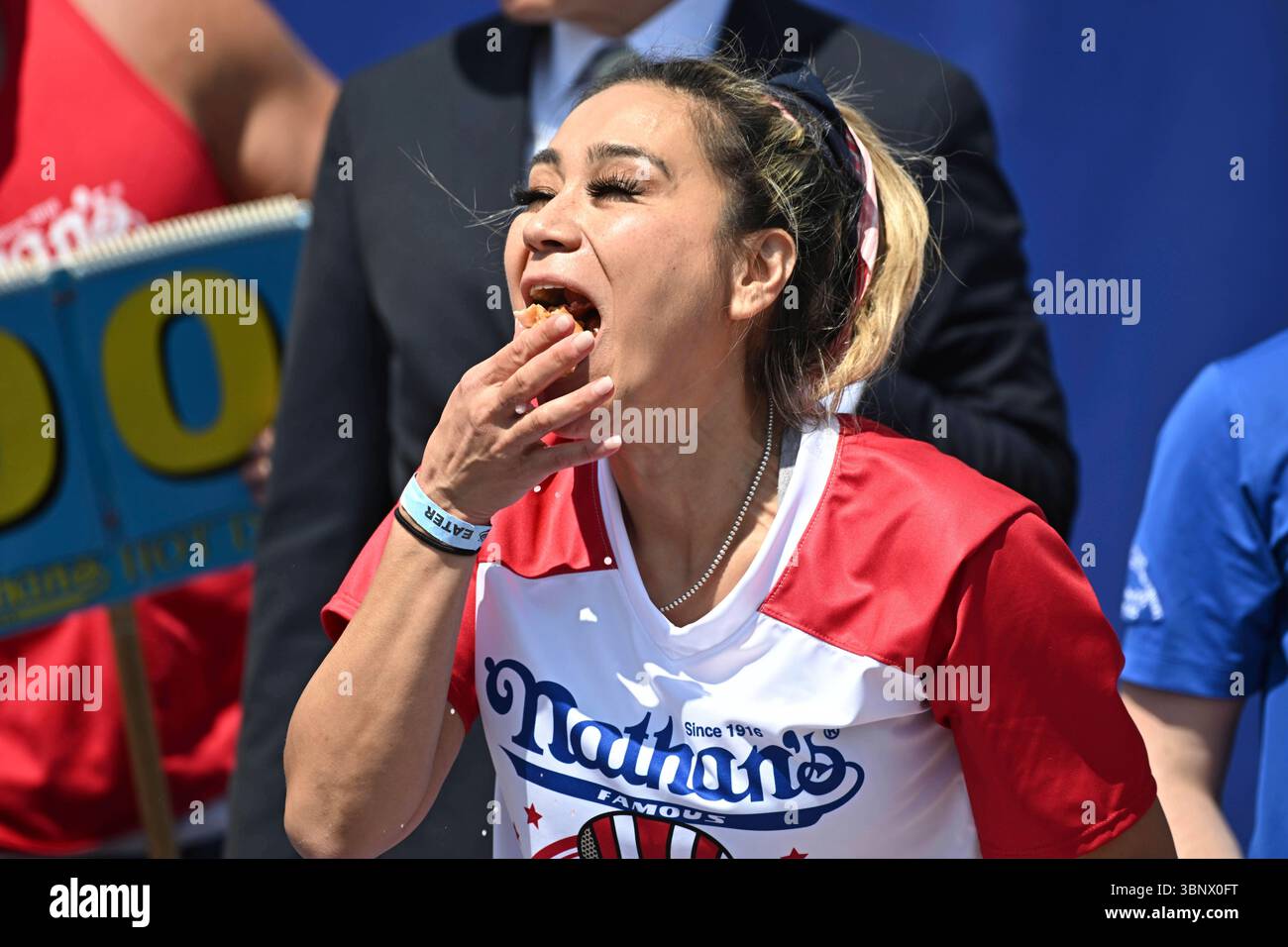 Photo by: NDZ/STAR MAX/IPx 2025 7/4/25 Professional competitive eater Miki Sudo consumes 33 hot ...