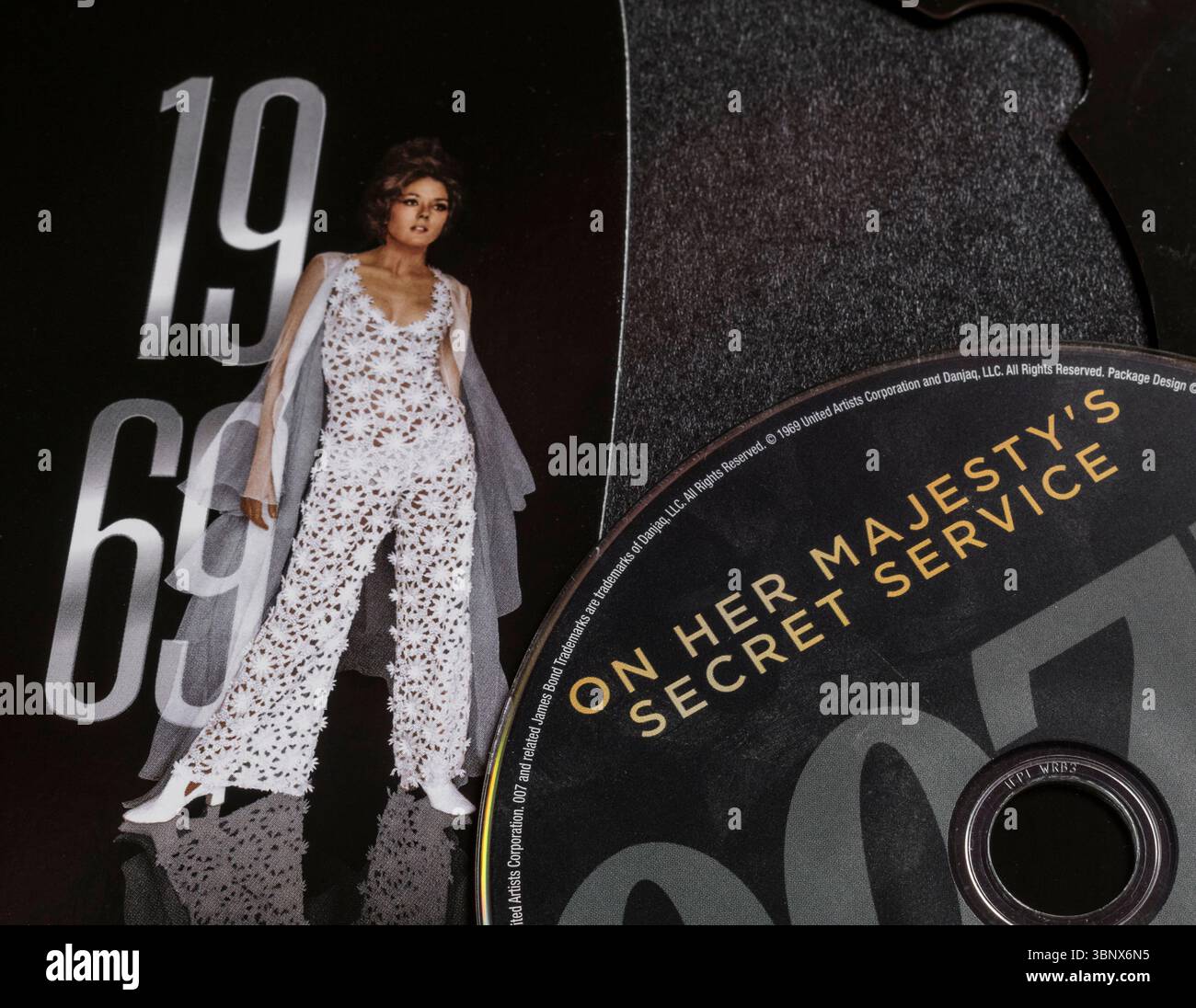 On Her Majesty's Secret Service 1969 James Bond movie DVD and collector ...