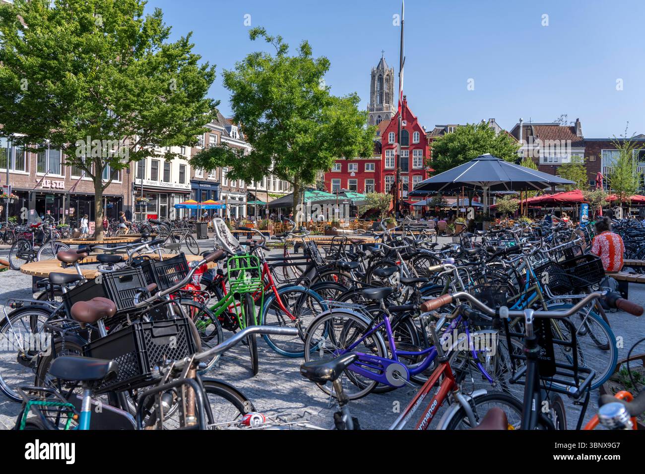 Cycling in the Netherlands, Utrecht, bicycle parking at Nieuwe Platz in ...