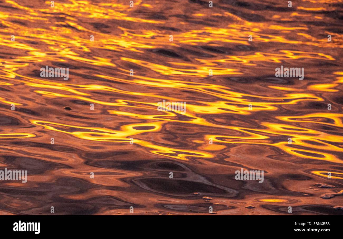 Tranquil sunset closeup sea hi-res stock photography and images - Alamy