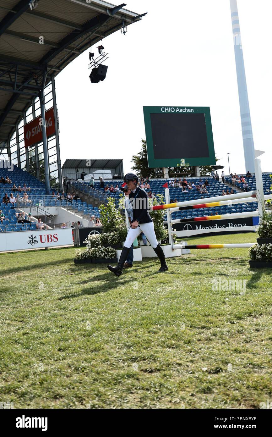 Caroline Harris of Great Britain with D. Day during the showjumping ...