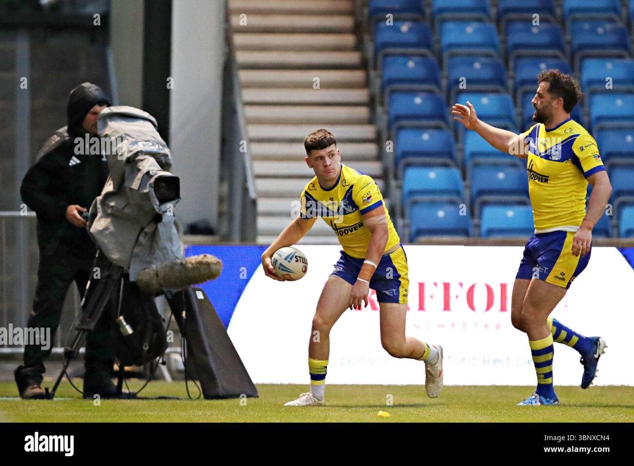 Josh Thewlis of Warrington Wolves celebrates his try during the Betfred ...