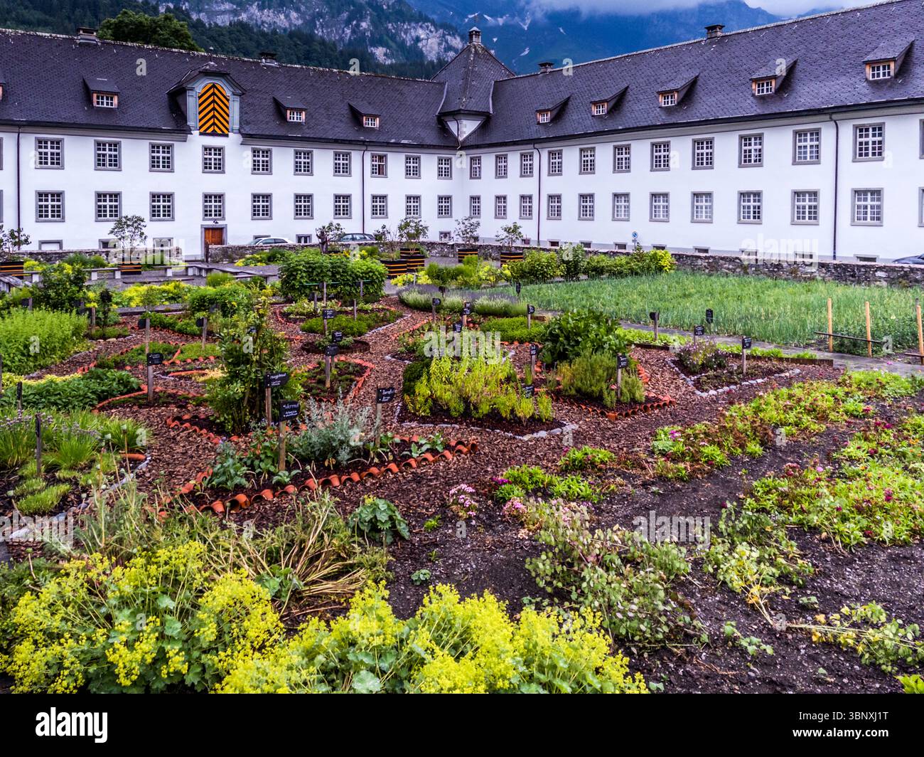 Monastic garden hi-res stock photography and images - Alamy