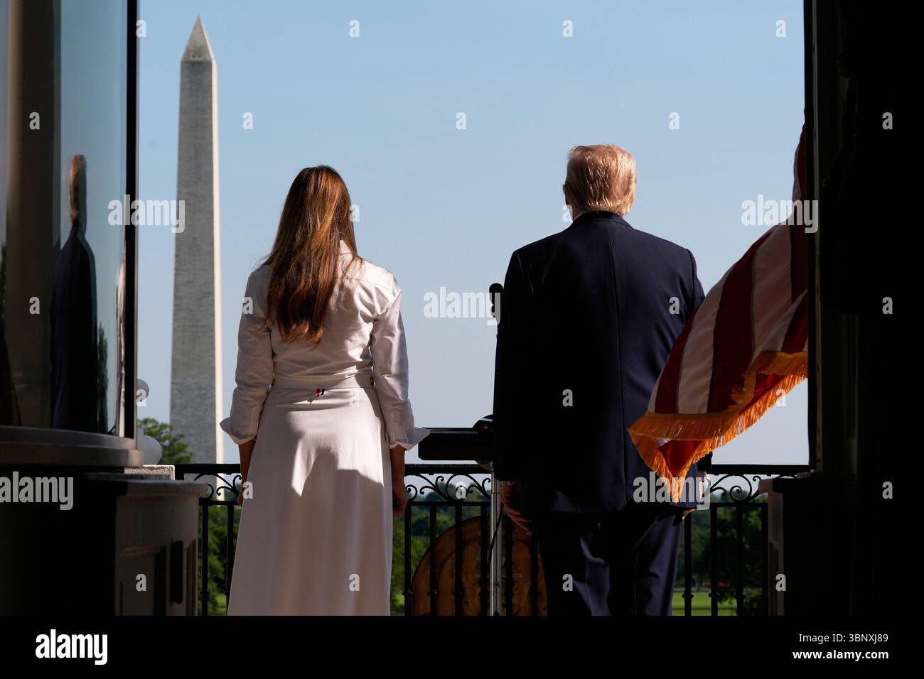 Military aircraft flyover white hi-res stock photography and images - Alamy