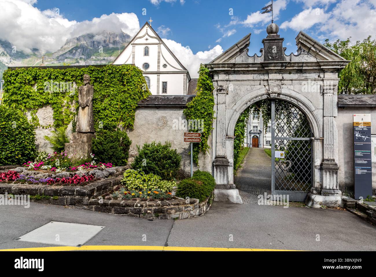 Impressive historic building backdrop hi-res stock photography and ...