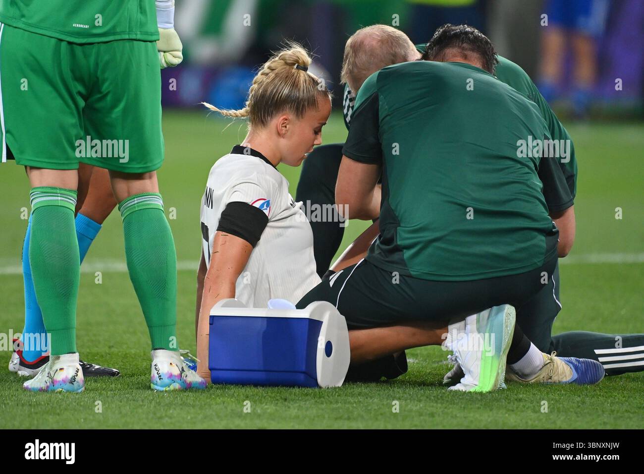 Injury Giulia GWINN (GER), injured on the ground, football UEFA Women`s ...
