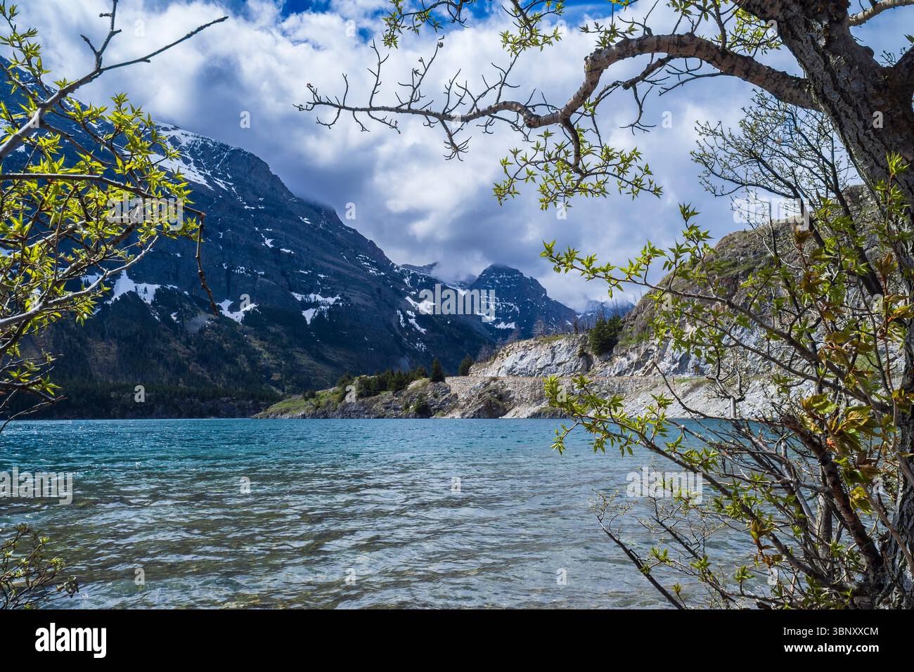 Glacier national park st mary lake hi-res stock photography and images ...