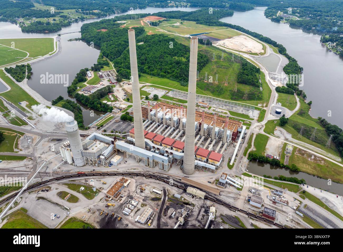 Coal run power station in Kingston, Tennessee. Major coal-fired power ...