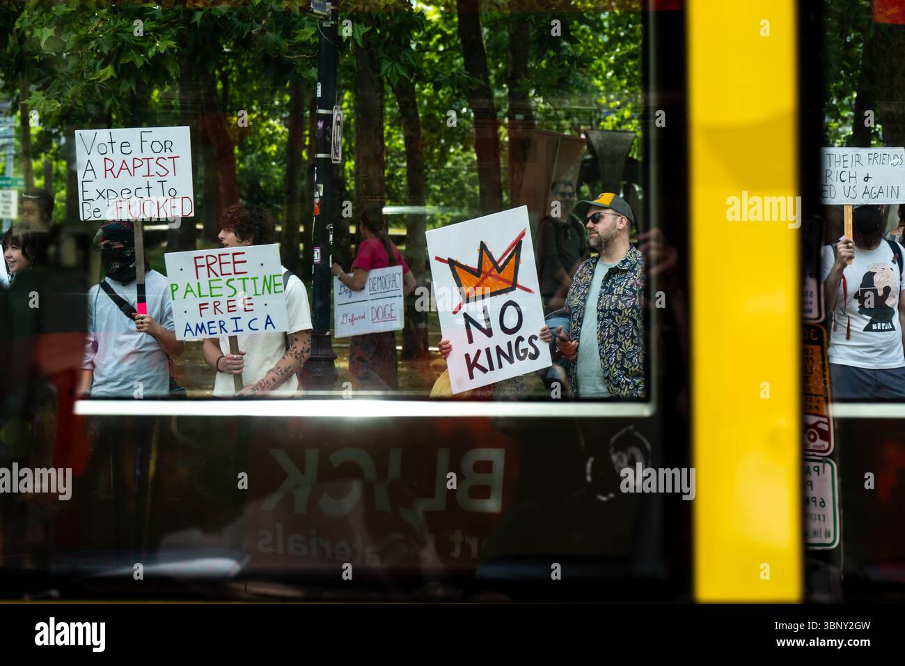 Seattle, USA. 4th July 2025. Protestors at the Free America rally ...