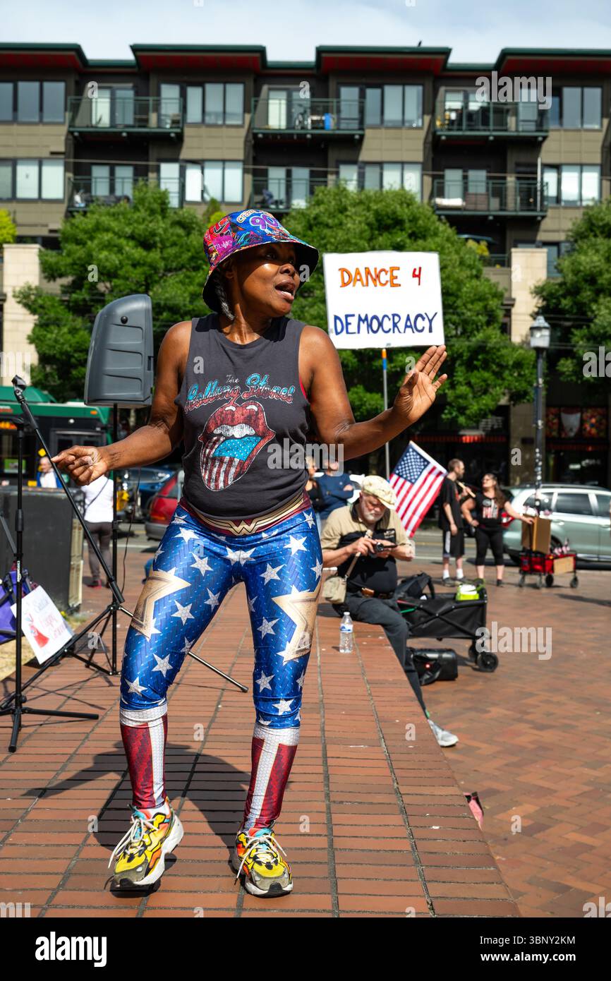 Seattle, USA. 4th July 2025. Protestors at the Free America rally ...