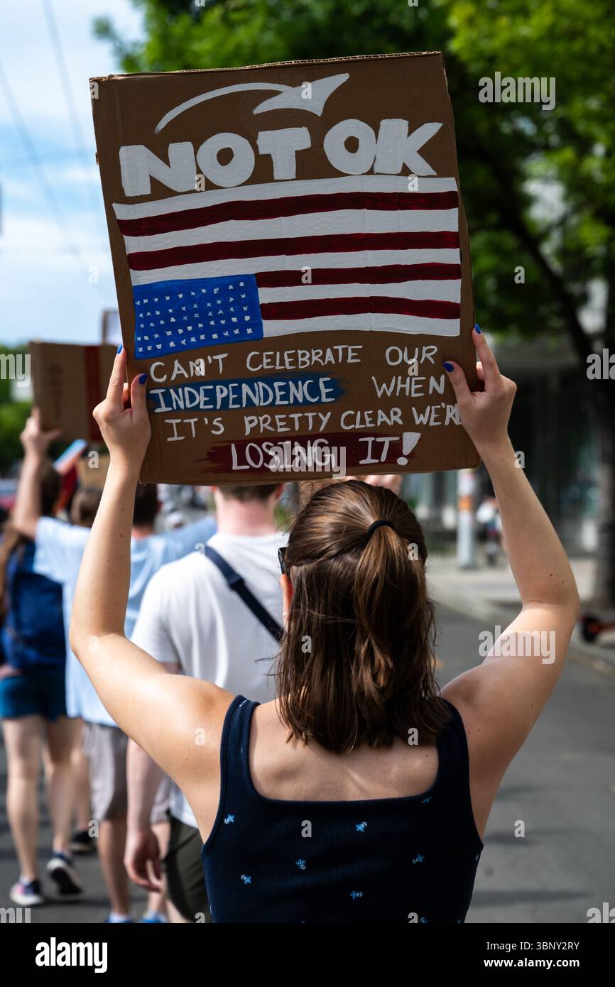 Seattle, USA. 4th July 2025. Protestors at the Free America rally ...
