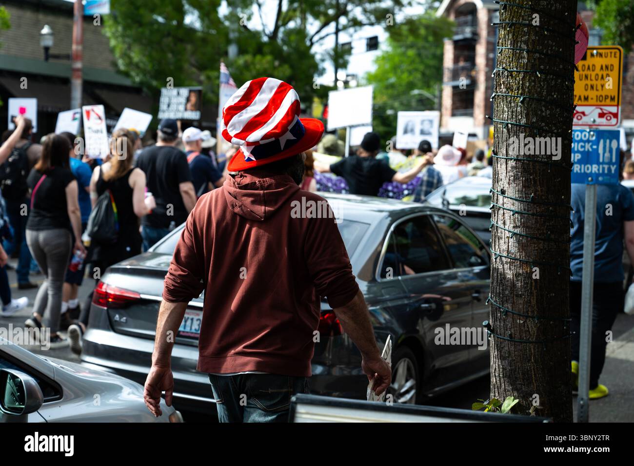 Seattle, USA. 4th July 2025. Protestors at the Free America rally ...