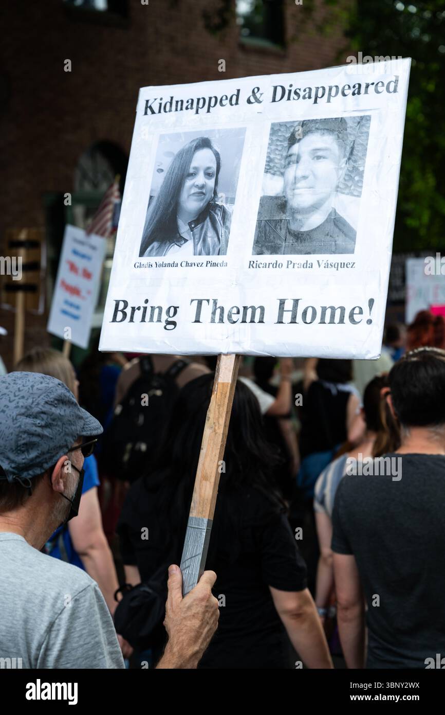 Seattle, USA. 4th July 2025. Protestors at the Free America rally ...
