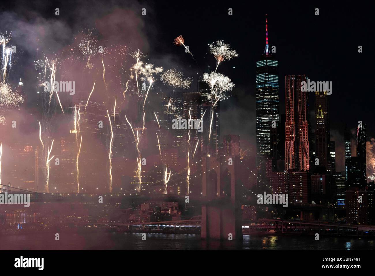 Fireworks light up the sky above the Brooklyn Bridge during the Macy's ...