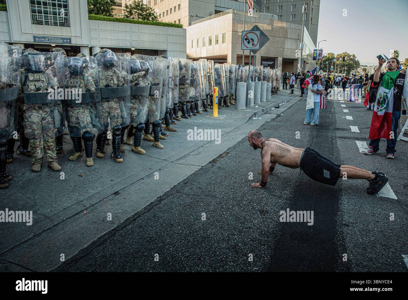 Ice officers us border hi-res stock photography and images - Alamy