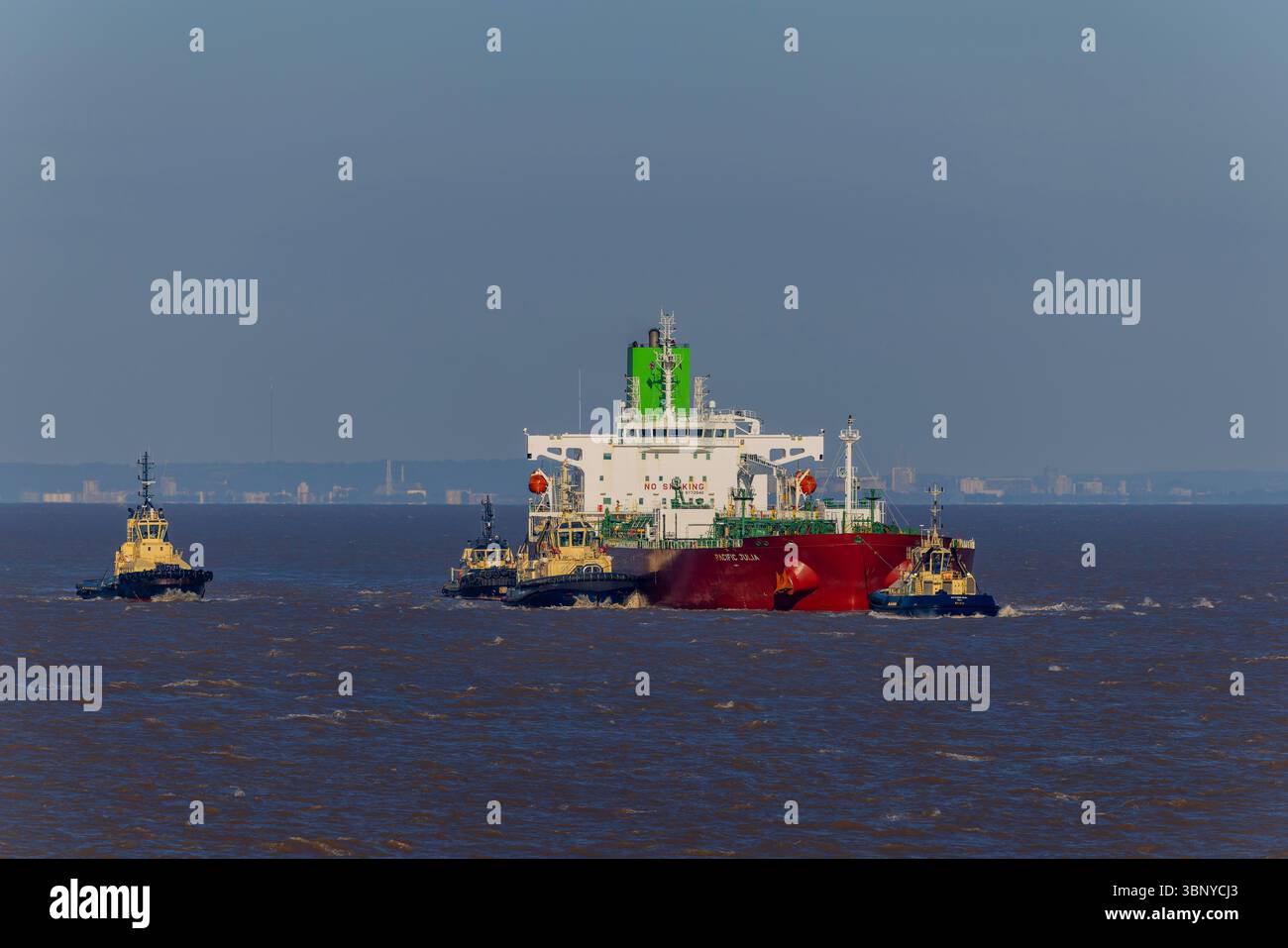 Chemical tanker Pacific Julia heading for Royal Portbury docks Stock ...