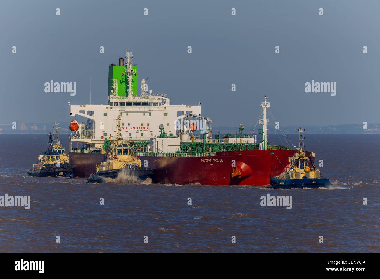 Chemical tanker Pacific Julia heading for Royal Portbury docks Stock ...