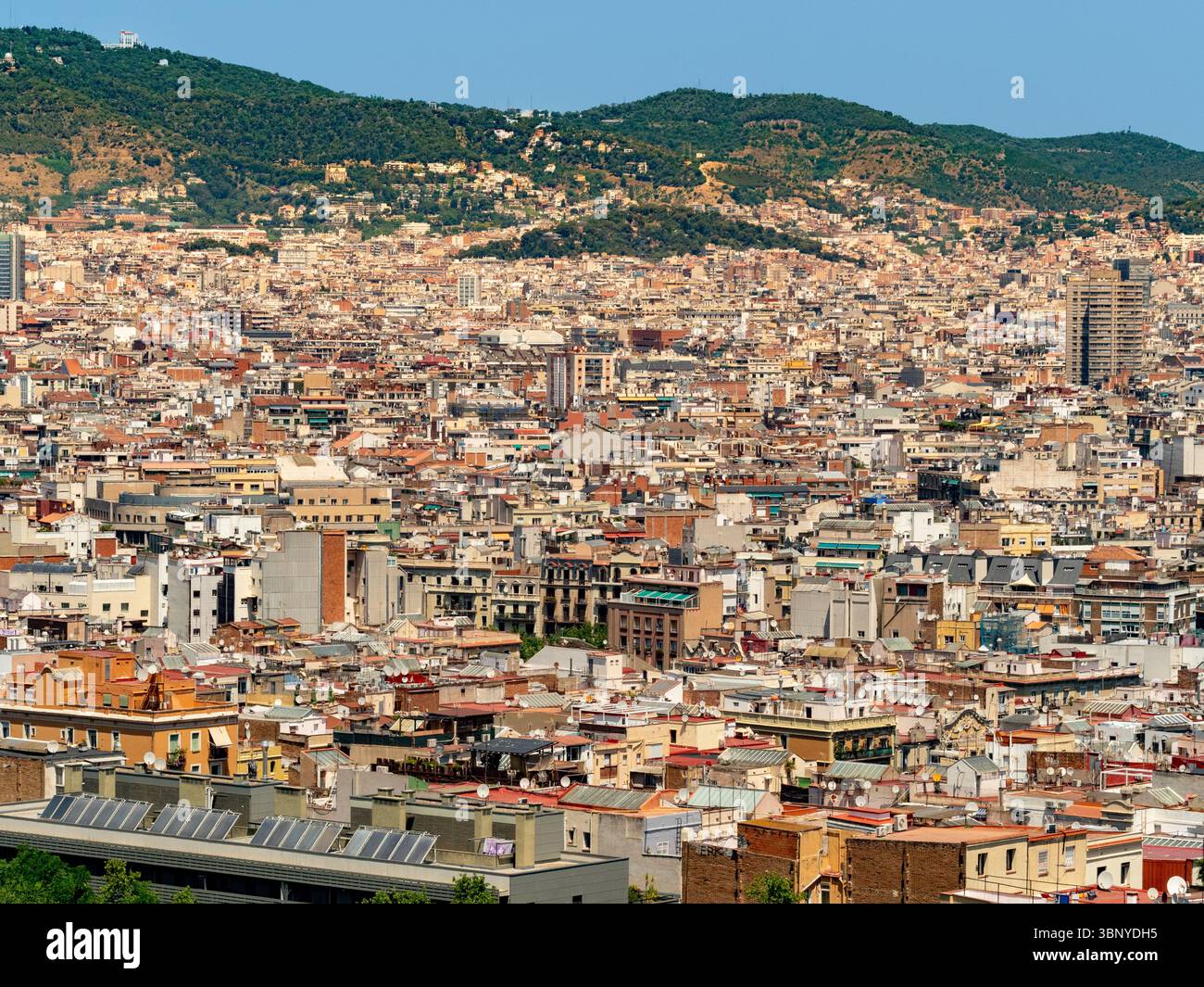 Vast urban skyline dense residential hi-res stock photography and ...